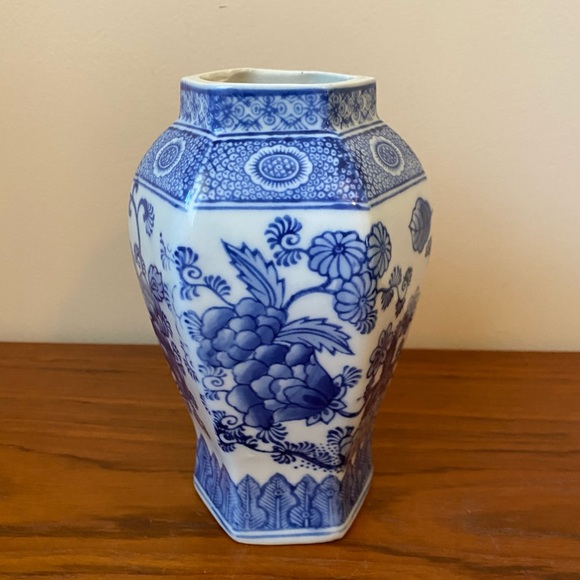 Accents | Vtg Chinese Porcelain Octagon Blue White Floral Vase | Poshmark